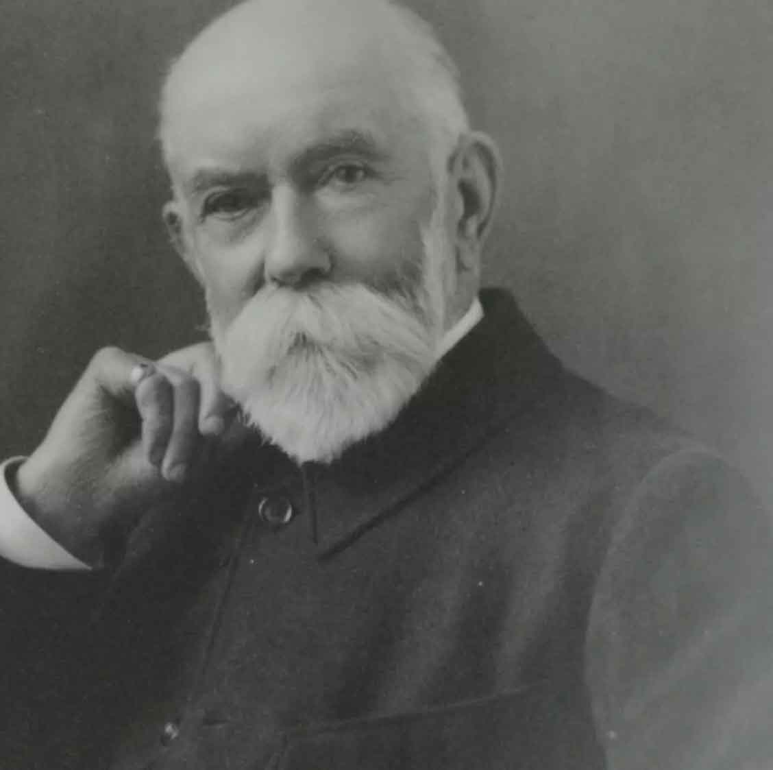 The Burberry Logo. All its history and secrets - The Color Blog