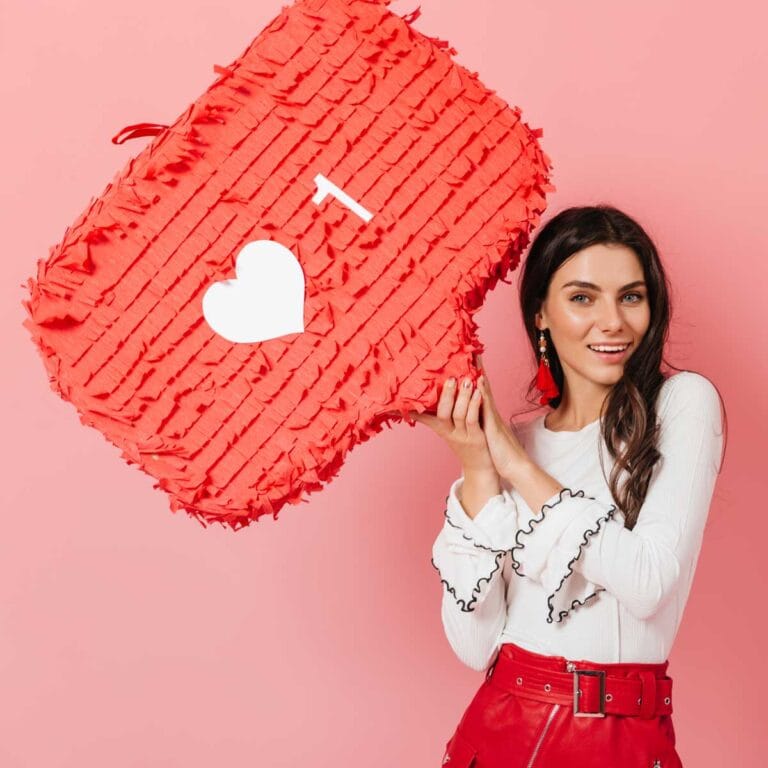 Il logo Versace. La sua storia e i suoi segreti | The Color